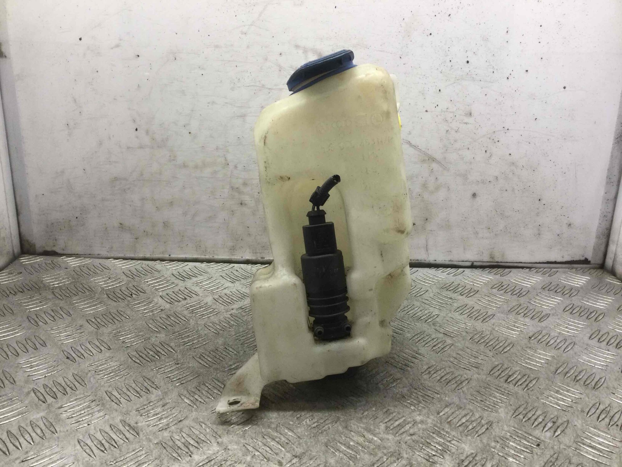 Б/У Бачок омывателя Volkswagen Golf 4 поколение (1997-2004) 2001 г.