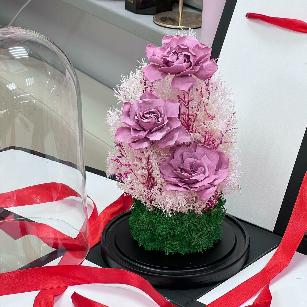 Композиция в стекле "Эмоции Любви" из нюдовых стабилизированных гардений в подарочной коробке/27 см - живет 5 лет