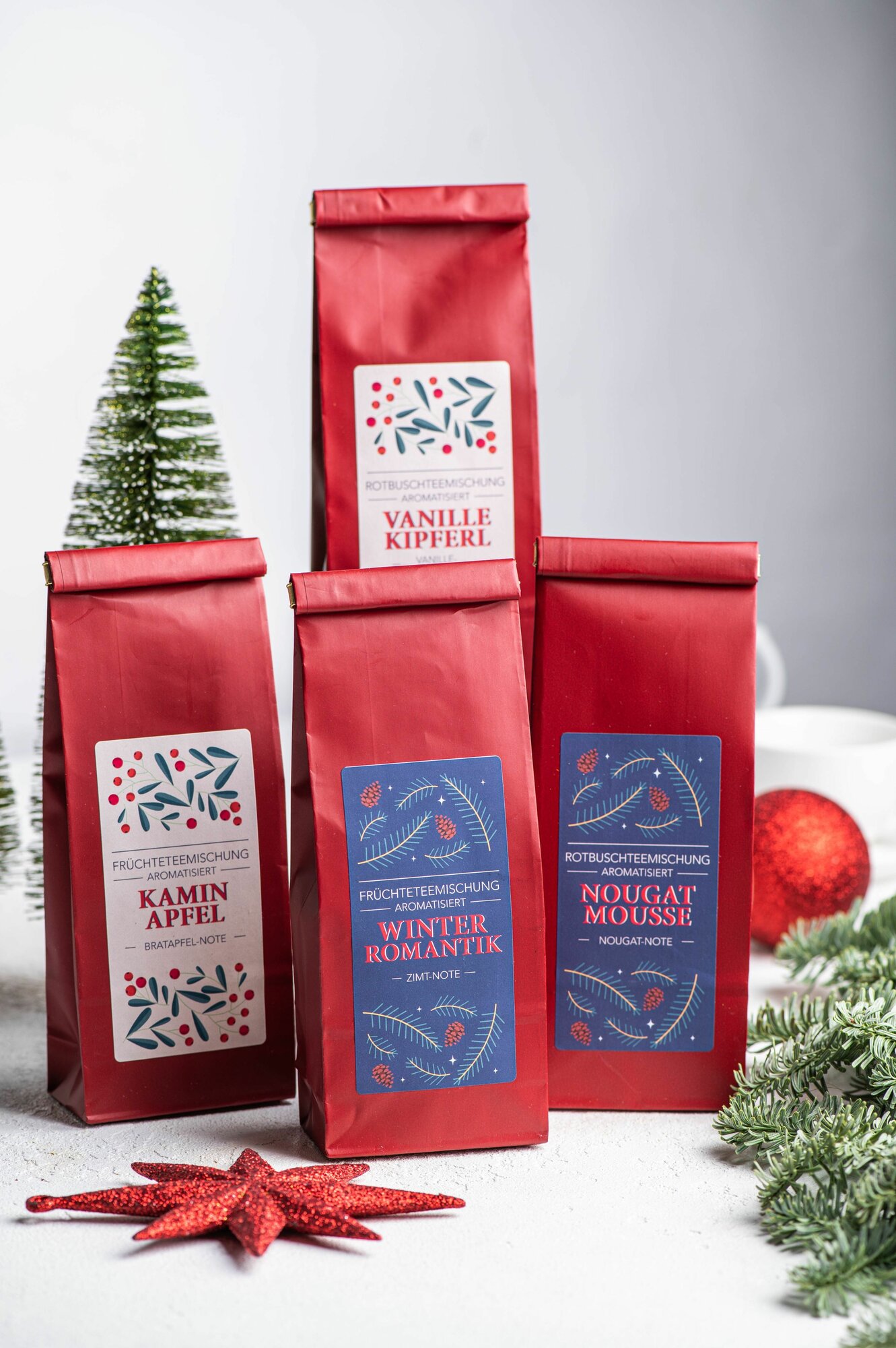 Чай Tafelgut набор Зимняя радость, состоит из 4 пакетиков по 100 грамм ( 2 фруктовых и 2 чай ройбуш )