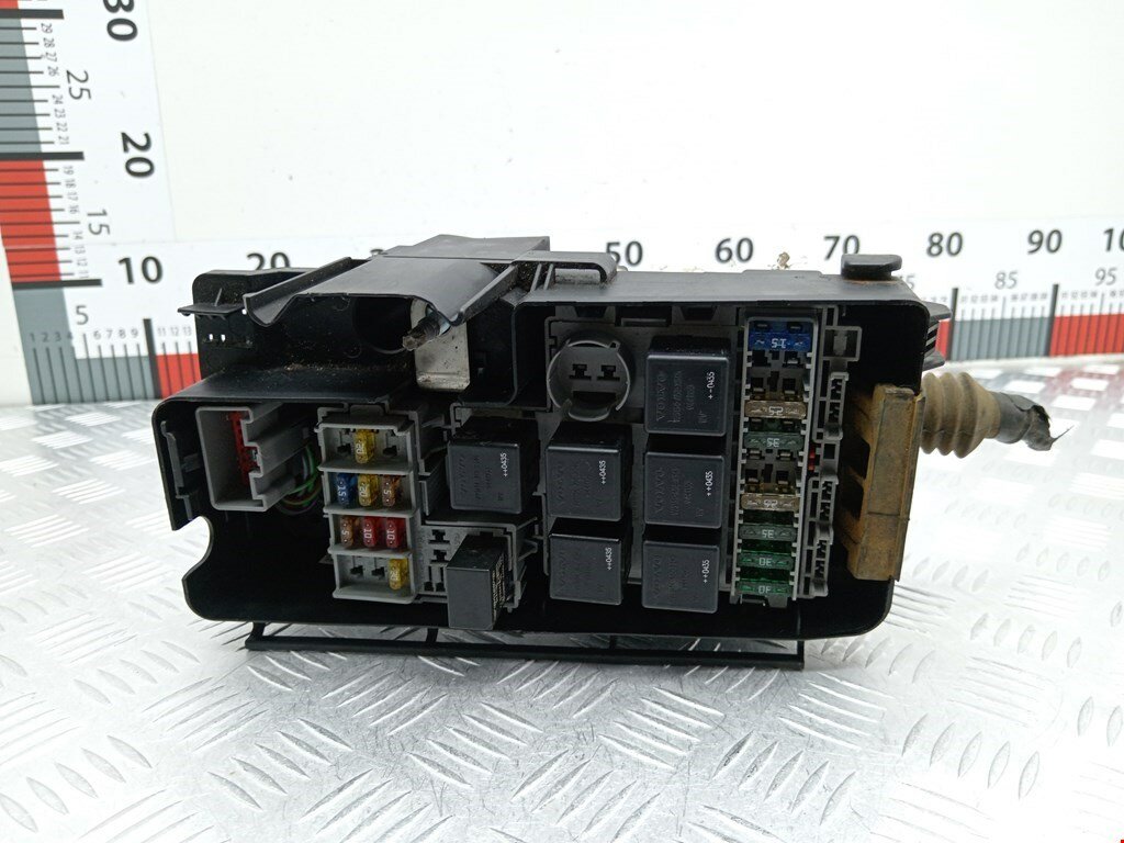 Блок предохранителей Volvo XC90 1 30728132 арт. 1845739