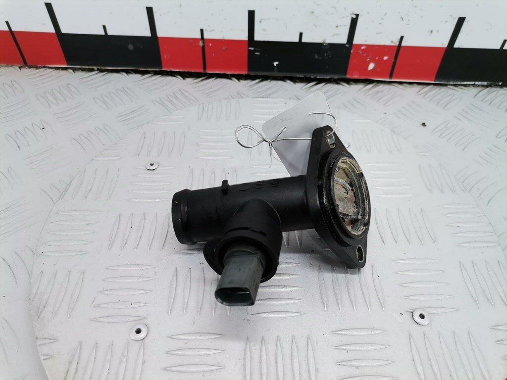 Корпус термостата Volkswagen Jetta 5 03L121121A арт. 1558719
