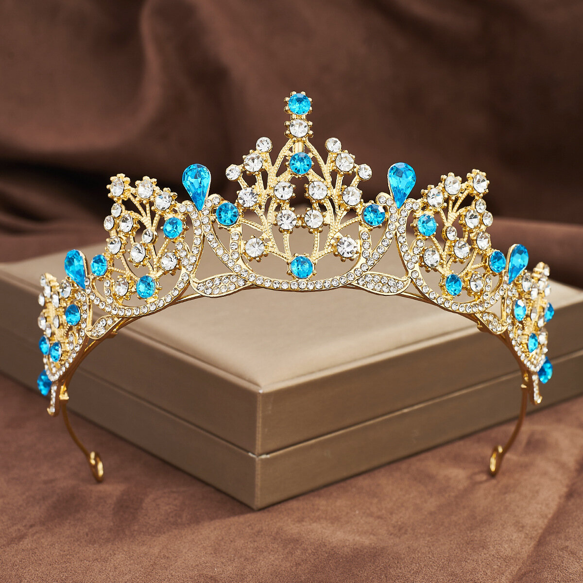 Корона невесты "Трансграничная", с бриллиантами, цвет золото + голубой