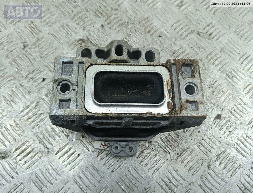 Подушка крепления двигателя Volkswagen Golf-4