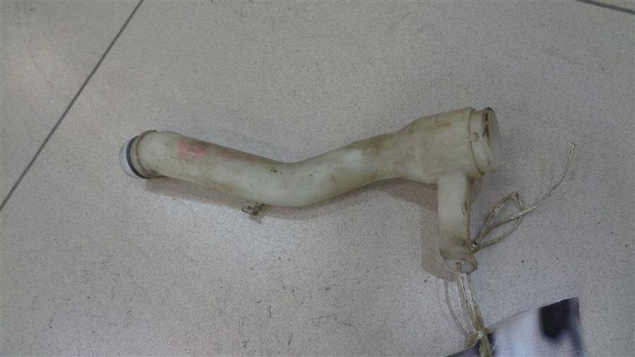 Горловина бачка омывателя от Mazda Demio DW 1996-2002