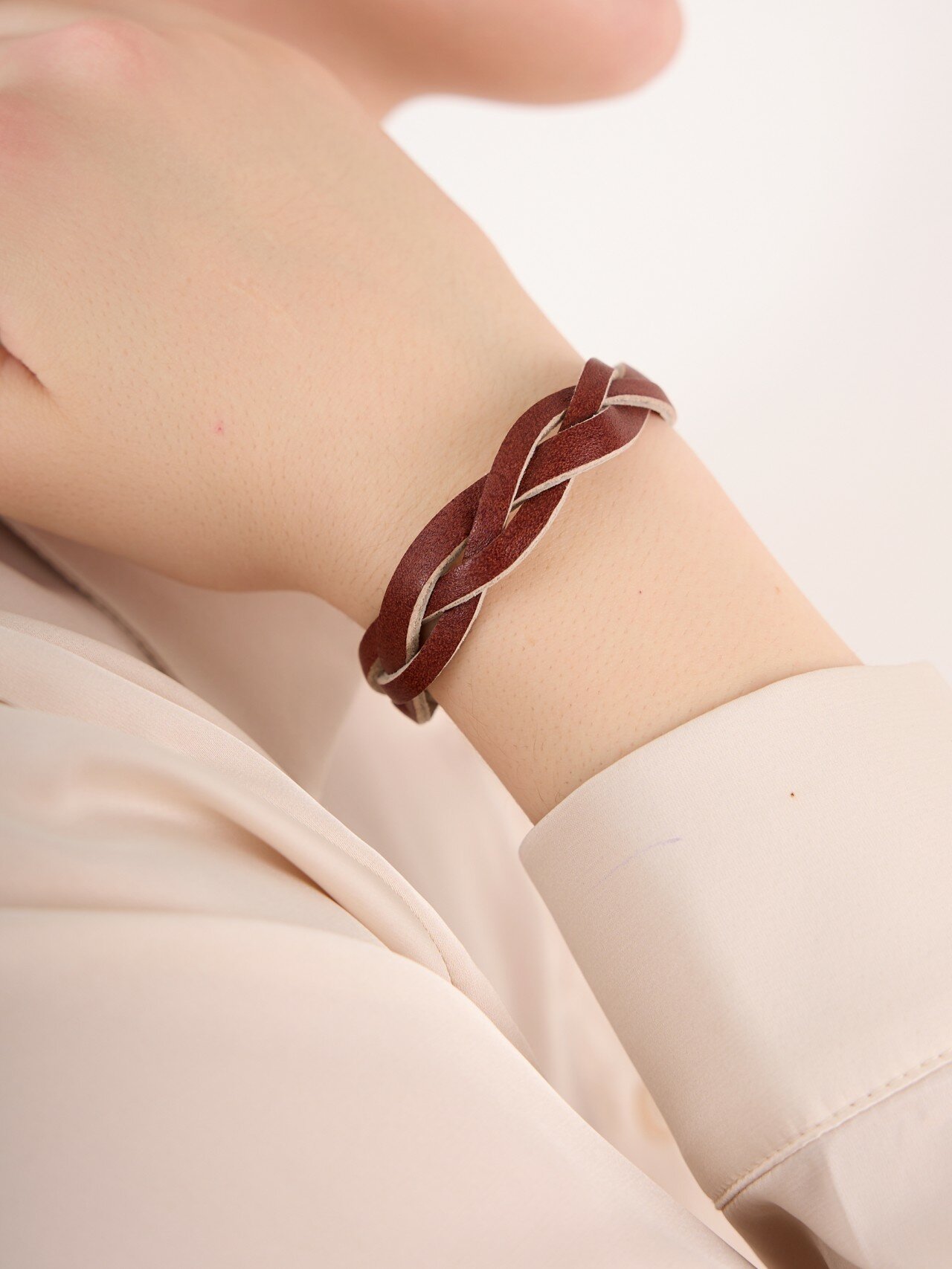 Плетеный браслет