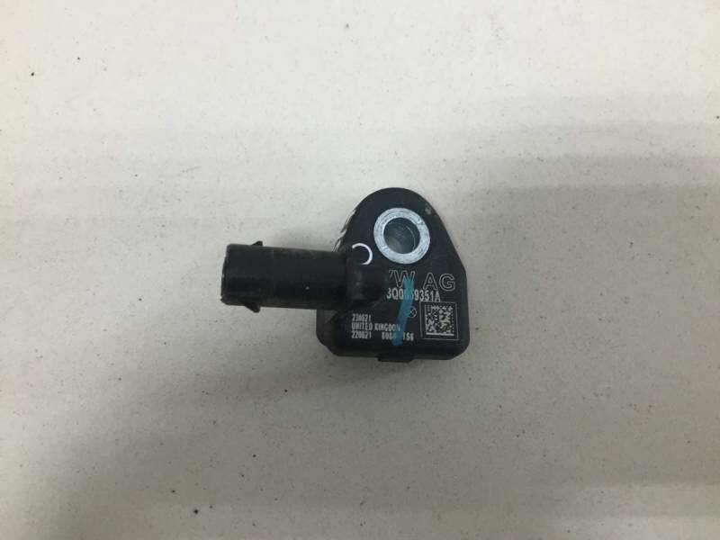 Датчик AIR BAG Skoda Karoq 2017 кат.номер: 3Q0959351A