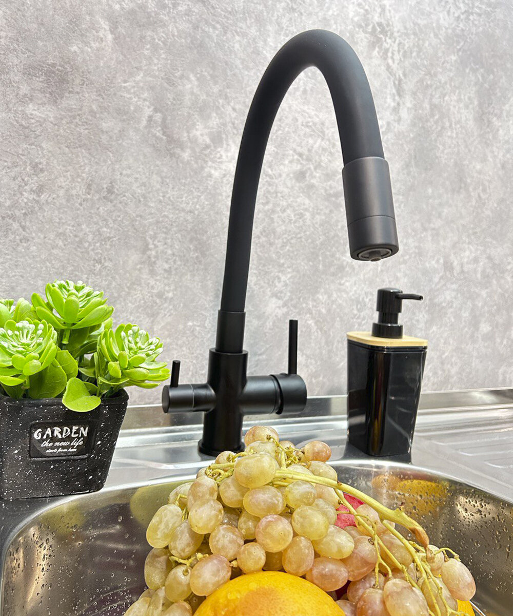 Смеситель для кухни из латуни с гибким изливом HL15080-CC от бренда Hansen