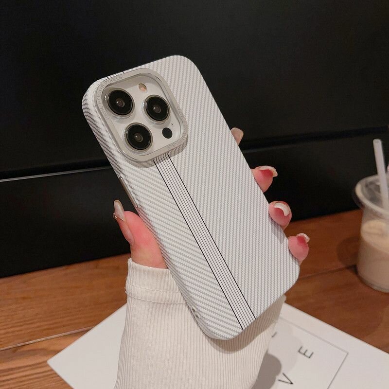 Защитный чехол из углеродного волокна для iPhone 15 Pro Max