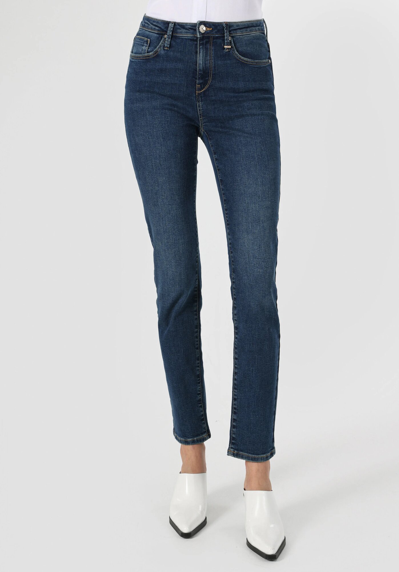 Джинсы 703 CARLA Slim Fit 