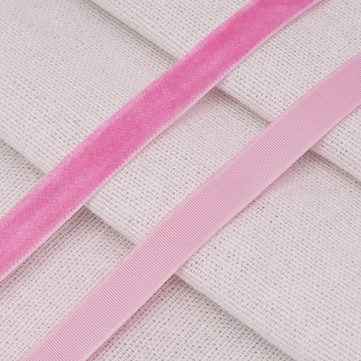 Лента бархатная для рукоделия, 0,9 см*32,9 м (11 малиновый), Айрис