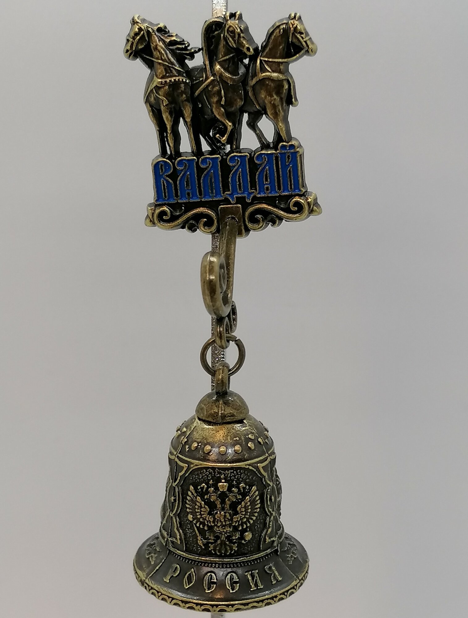 Магнит-колокольчик сувенирный "Валдай, тройка лошадей ", бронза