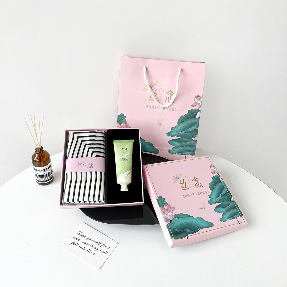 Подарочный набор "Silk Nian Gift Box Set", женский, шелковый шарф