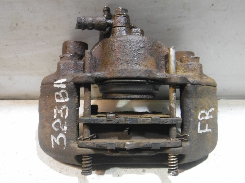 Суппорт передний правый Mazda 323 BA