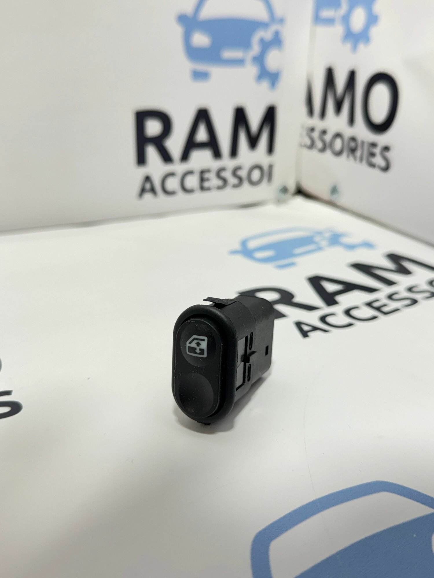 Кнопка стеклоподъемника без рамки Ваз 2109, 2115, 2110-2112 2123, Нива Шевроле