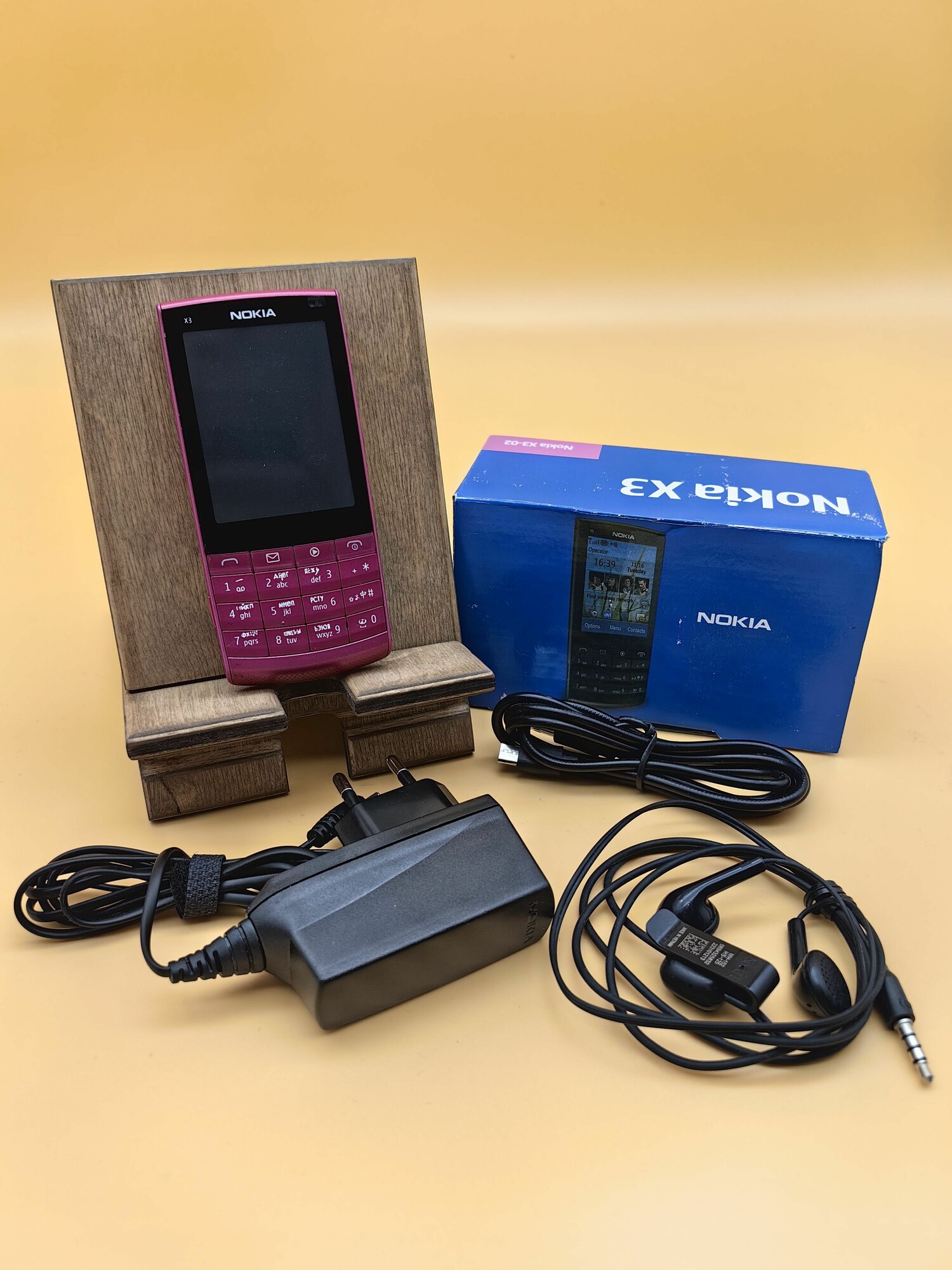 Мобильный кнопочный телефон Nokia X3-02, Розовый