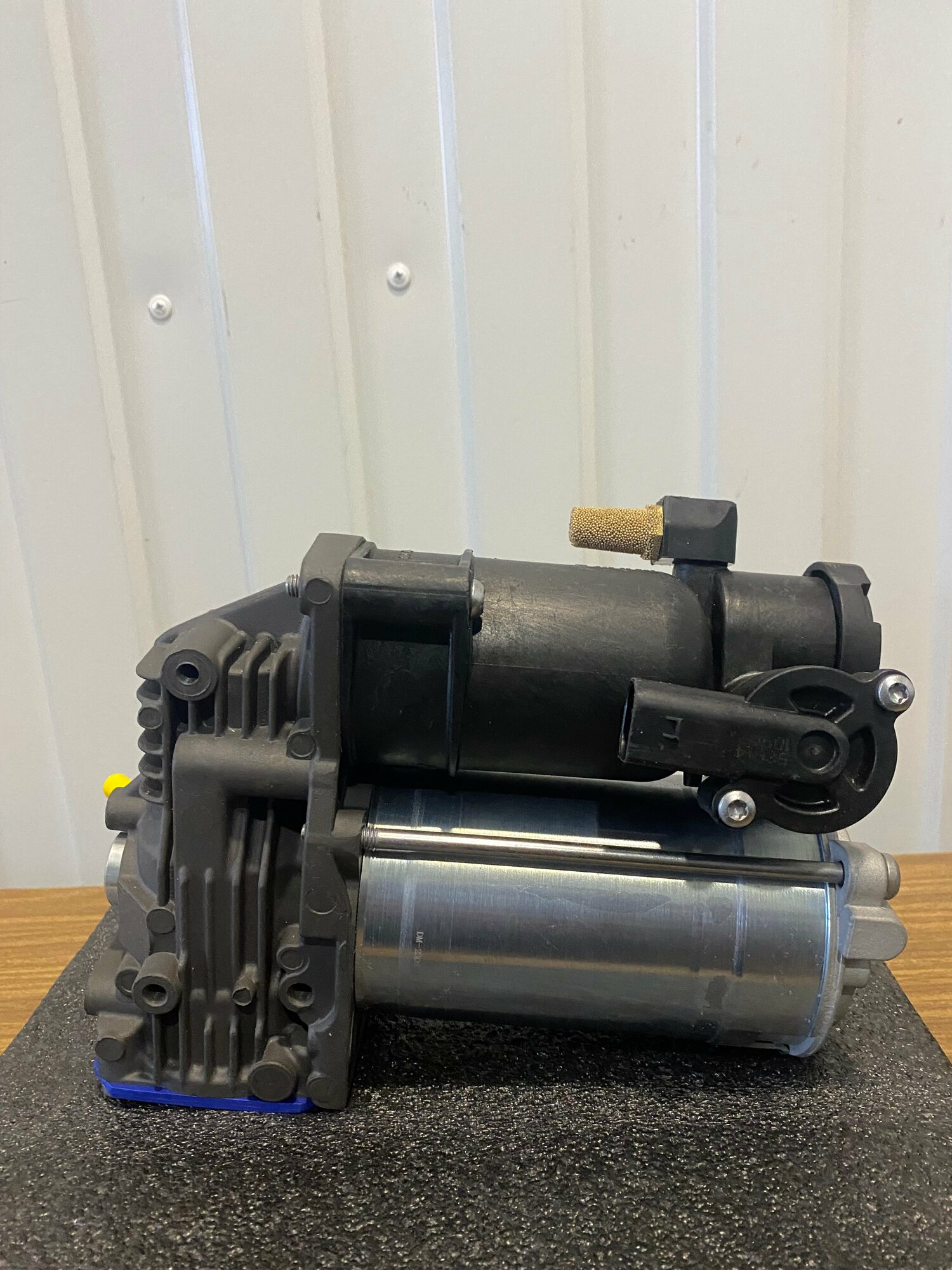 Компрессор пневмоподвески Land Rover