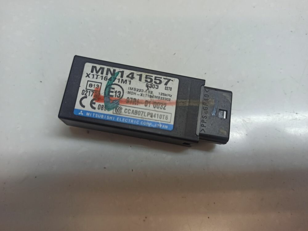 Блок управления иммобилайзером Mitsubishi Pajero MN141557