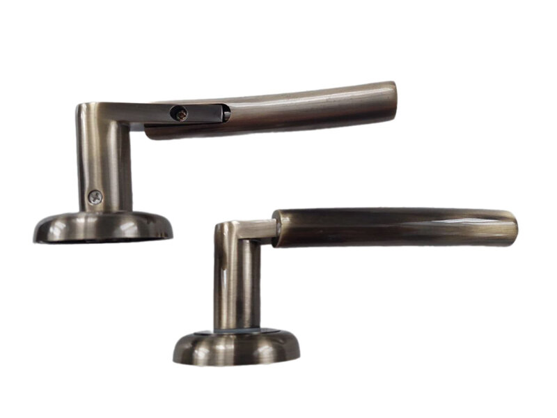 Ручка для дверей Сардиния на круглой розетке, старая бронза