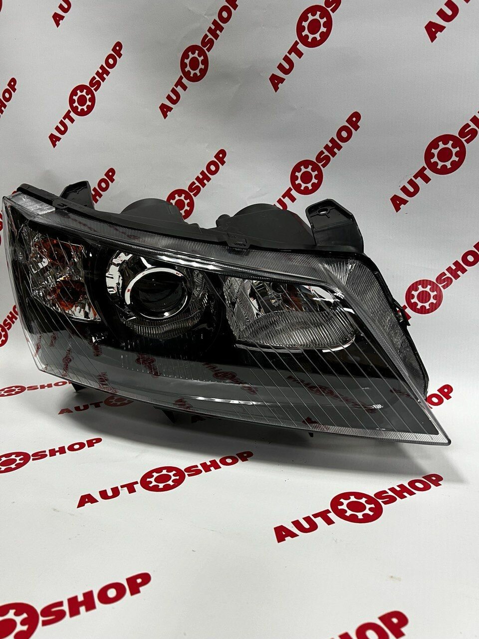 Фара передняя правая черная Sedan Geely Emgrand EC7 Джили Эмгранд ЕС7