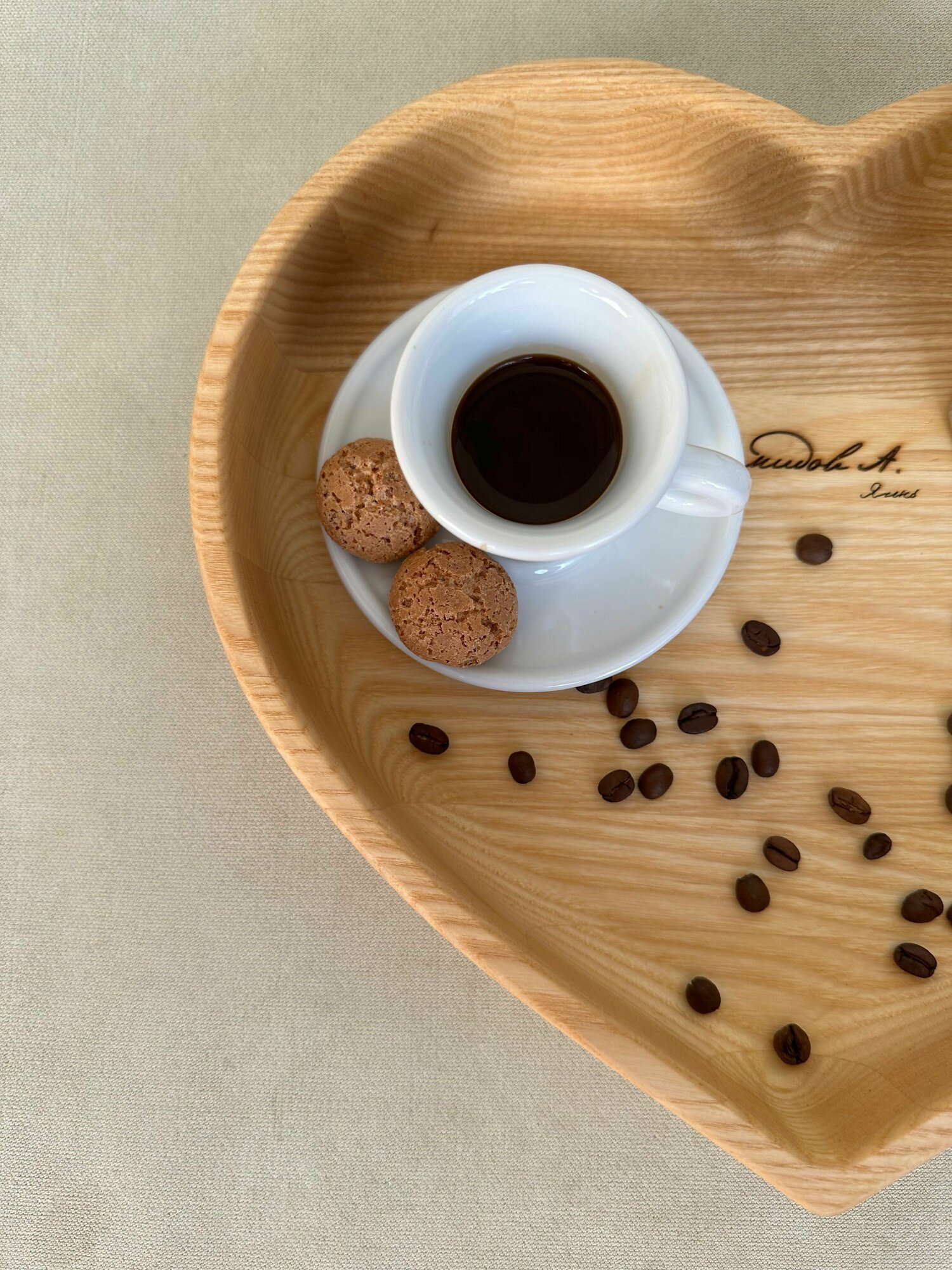 Поднос из массива ясеня в форме сердца Большой (L) 26,5*29,5*4,5 см