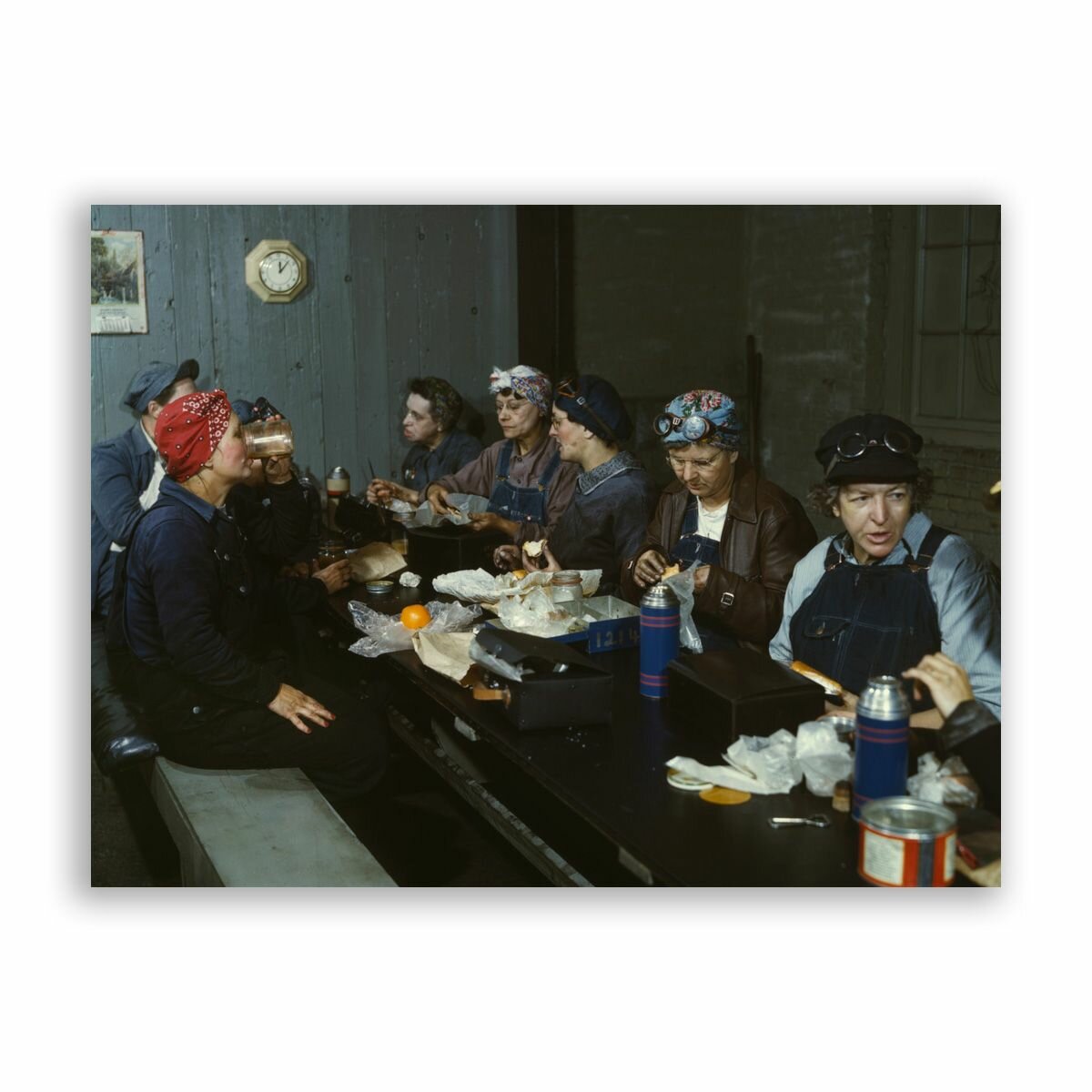 Постер, плакат на бумаге / Ретро фотографии американских рабочих - Обед / Размер 30 x 40 см