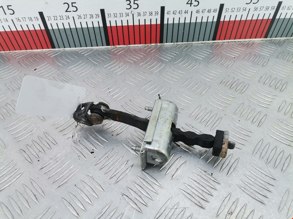 Ограничитель открывания двери передней Opel Corsa D 13242975 арт. 1891583