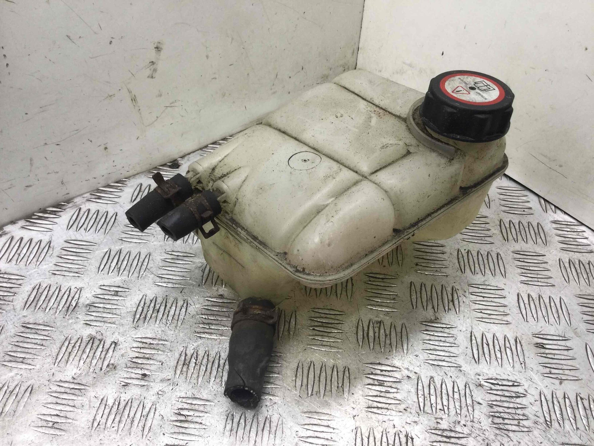 Б/У Бачок расширительный Ford Focus 1 поколение [рестайлинг] (2001-2005) 2003 г.