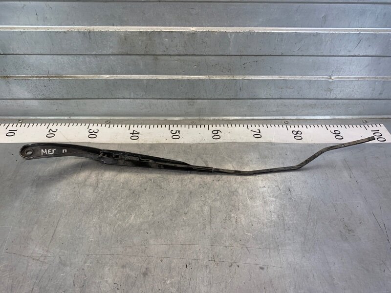 Поводок стеклоочистителя передний правый Renault 8200215895