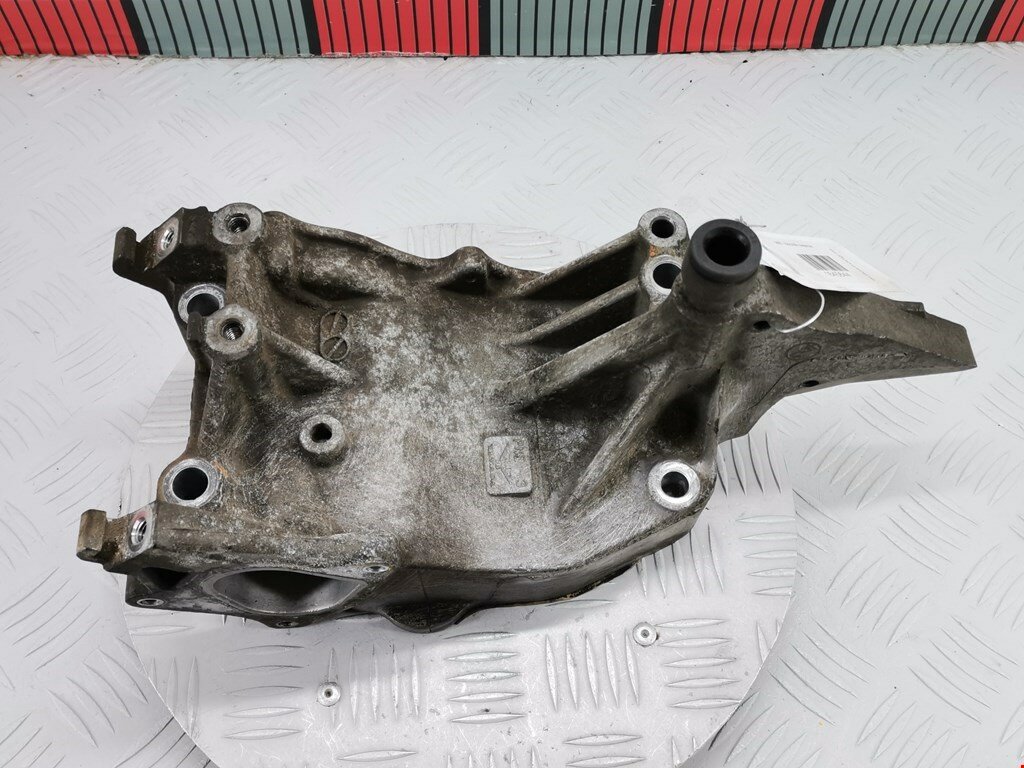 Кронштейн генератора Honda CR-V 2 арт. 1645644