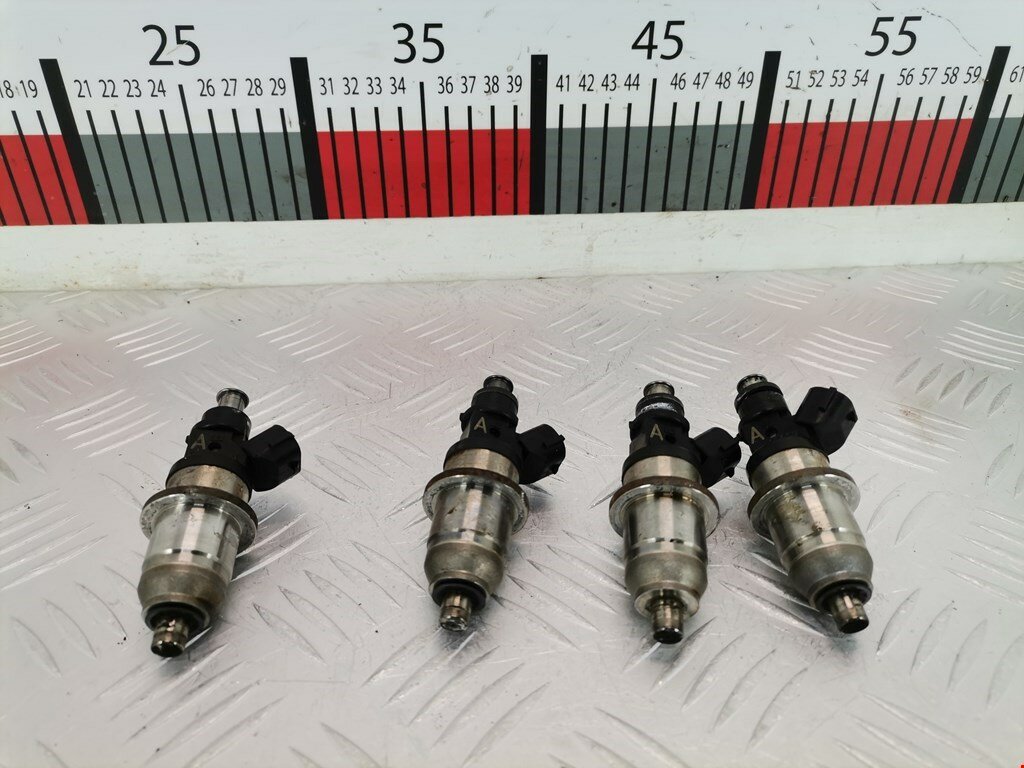 Форсунка бензиновая электрическая Volvo S40 V40 1 31375945 арт. 1448606