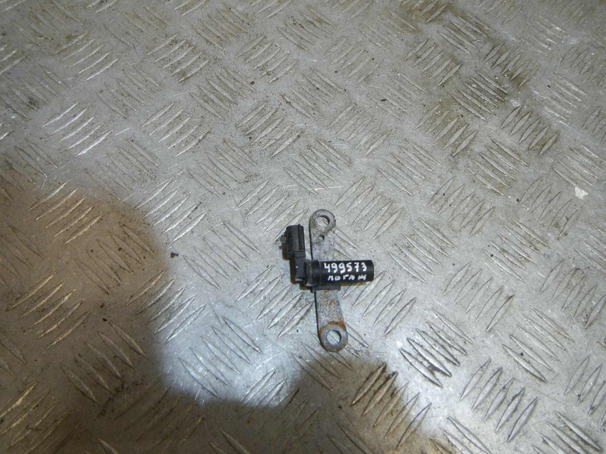 Б/У Датчик положения коленвала, Renault (Рено)-LOGAN (14-) RENAULT LOGAN (14-) Коррозия на местах крепления. 499573 RENA...