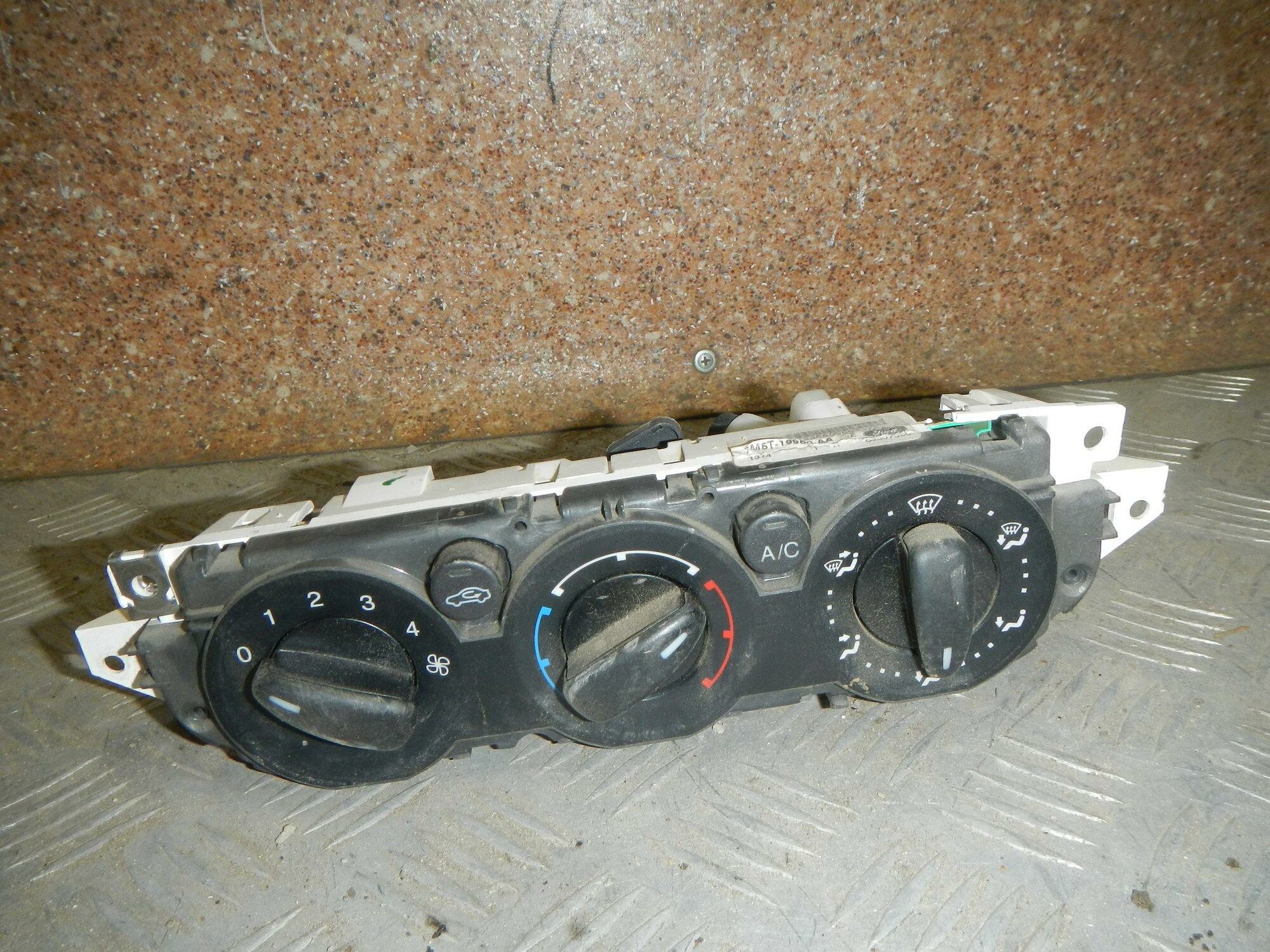 Б/У Блок управления климатической установкой, Ford (Форд)-FOCUS 2 (08-11) FORD FOCUS 2 (08-11) Без видимых повреждений. ...