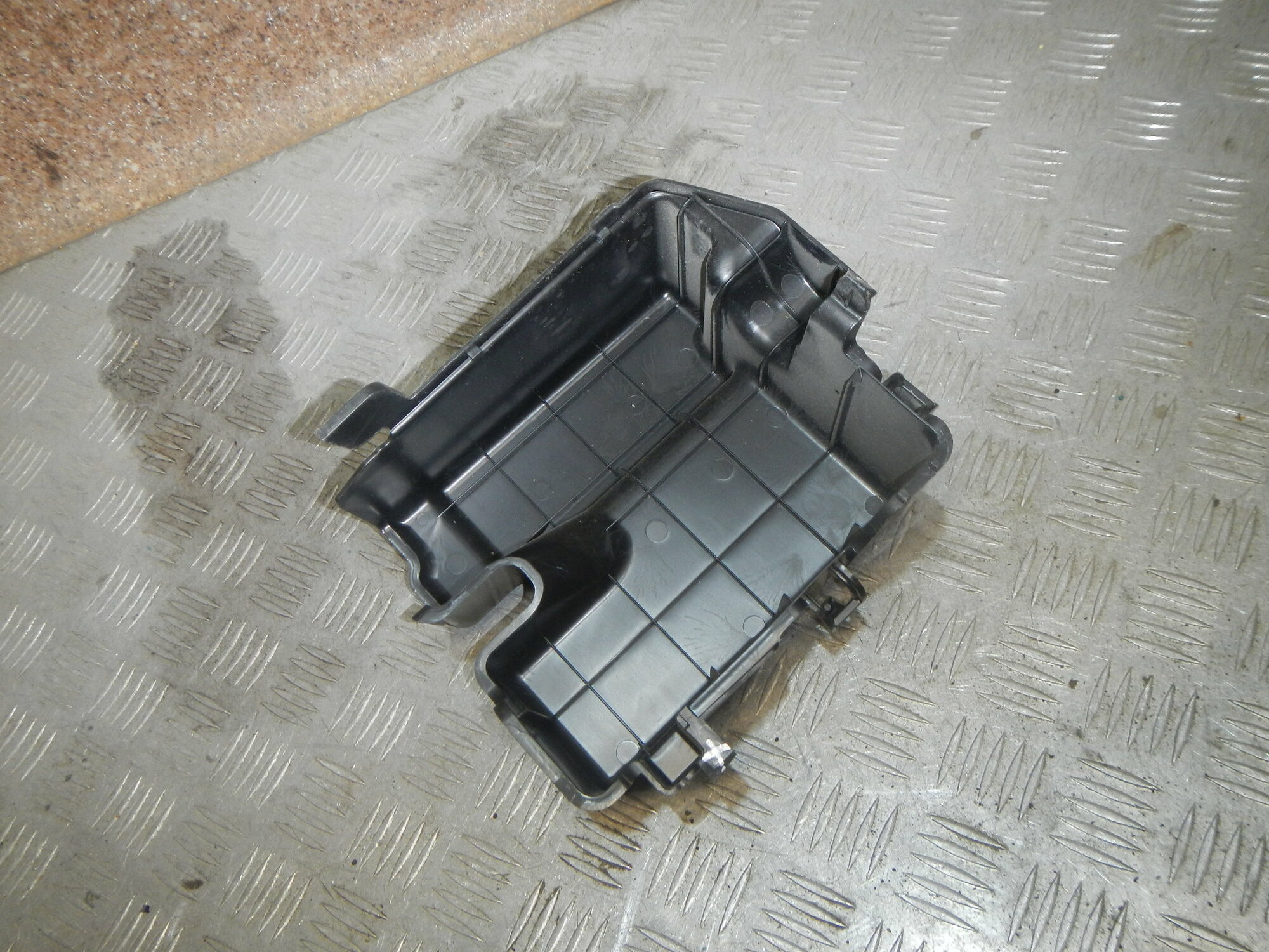 Б/У Корпус блока предохранителей, Peugeot (Пежо)-407 (04-) PEUGEOT 407 (04-) Сломано крепление. 531424 Peugeot-Citroen а...