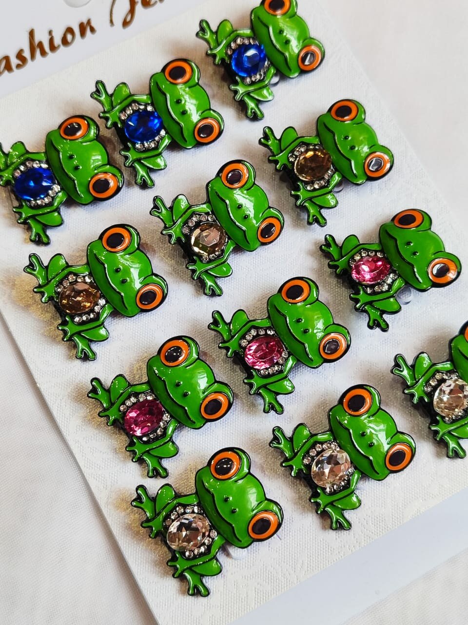 Брошь, эмаль, стразы