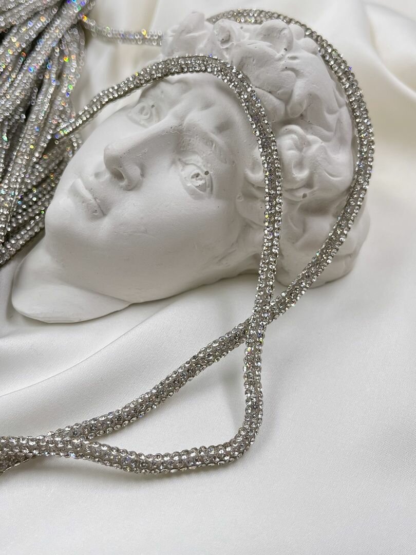 Шнур серебристый со стразами 3 метра