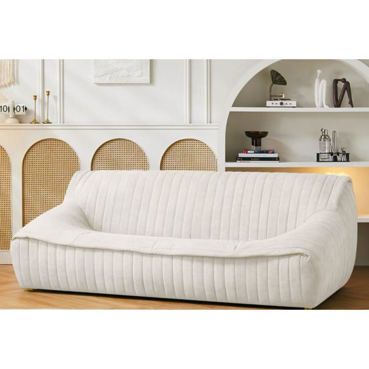 Интерьерный стеганный диван Marius (молочный / 195см*100*68)