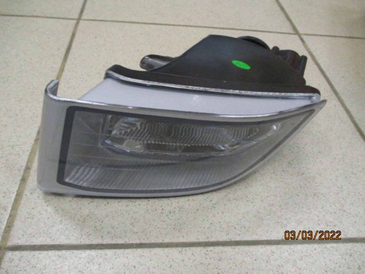 Фара противотуманная левая совместима с Toyota Land Cruiser Prado 120 8122160071