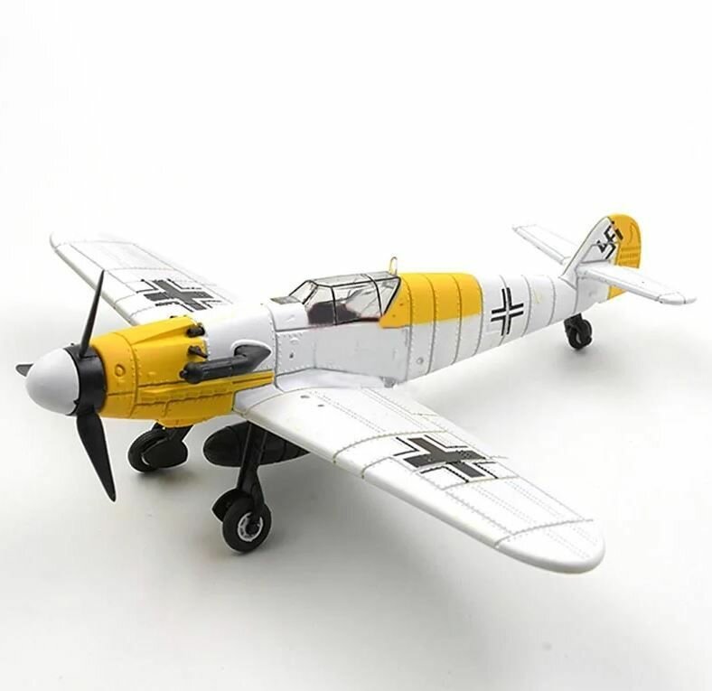 Сборная модель самолета Мессершмитт Bf 109 без клея, цветной корпус с эмблемами — набор для начинающих, 18 см
