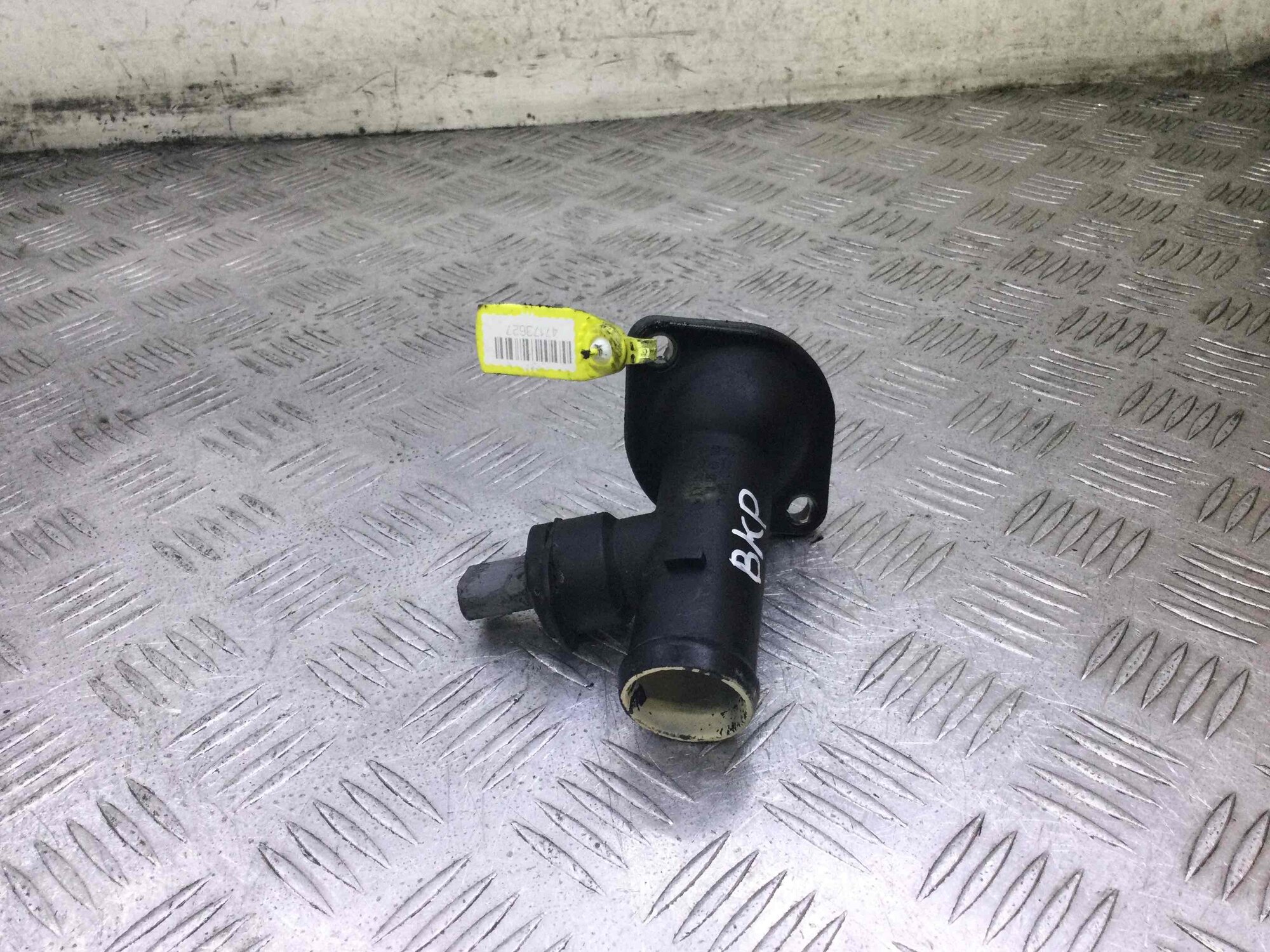 Б/У Фланец (тройник) системы охлаждения Volkswagen Passat B6 (2005-2010) 2007 г.