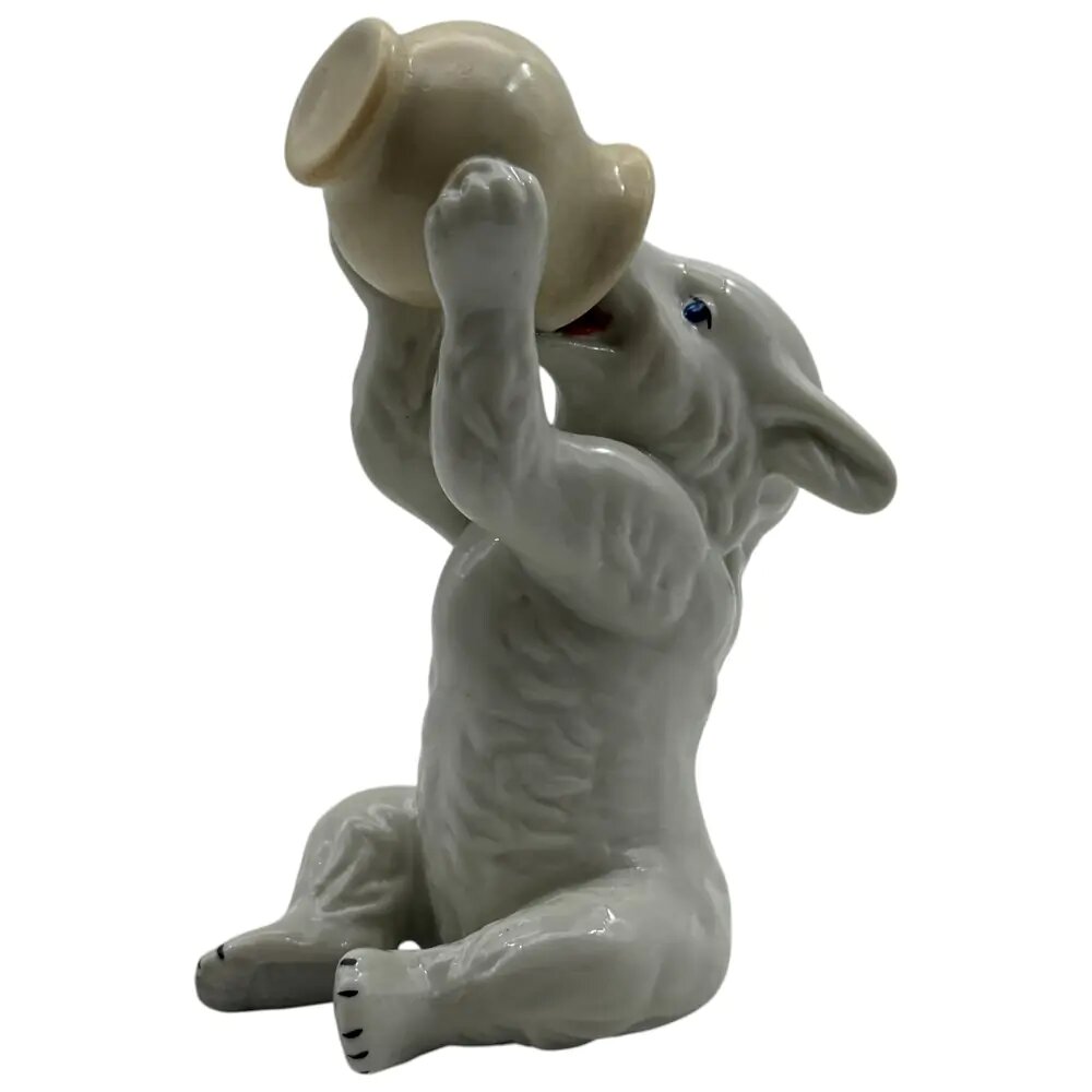 Статуэтка "Медвежонок с крынкой", фарфор, автор Синявская С. И, 1960-1970 гг, Сысерть, СССР
