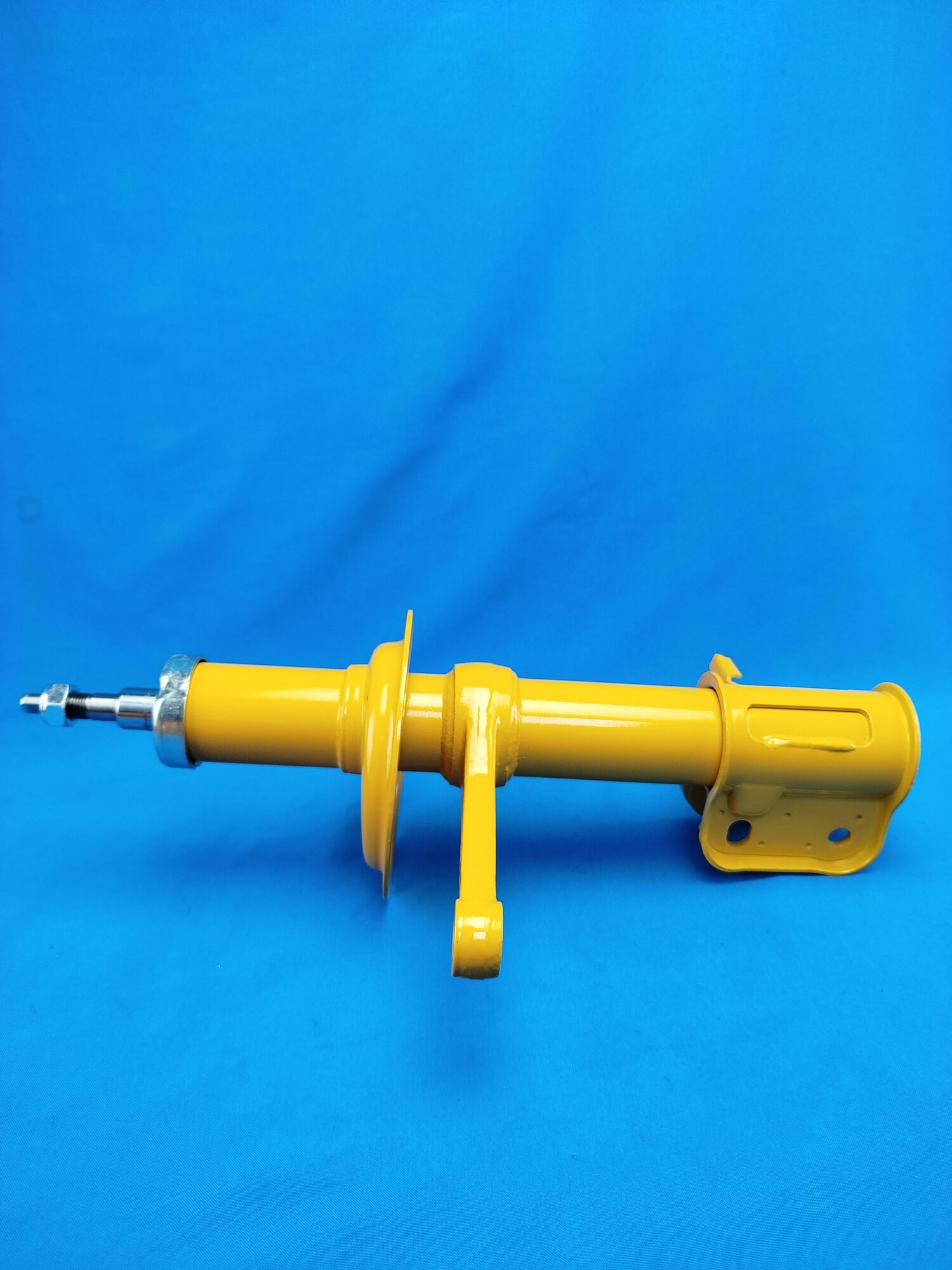 Стойка передняя левая "HOLA" для автомобилей ВАЗ 2108-099, 13-15 (SH11-425)