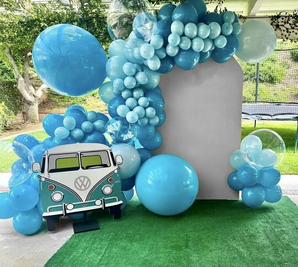 Голубая фотозона из латексных шаров «Стиль ретро»