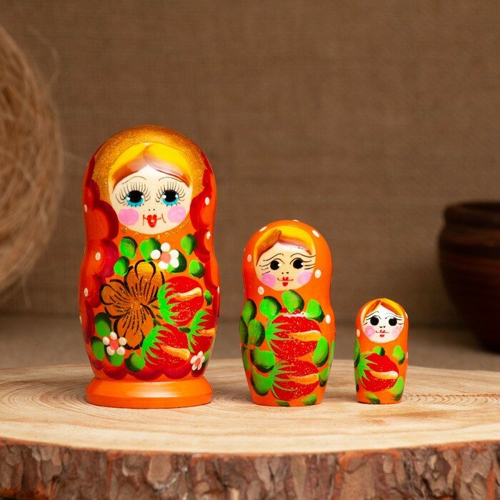 Матрёшка дерево «Земляничка», оранжевое платье, 3 кукольная, 10-12 см