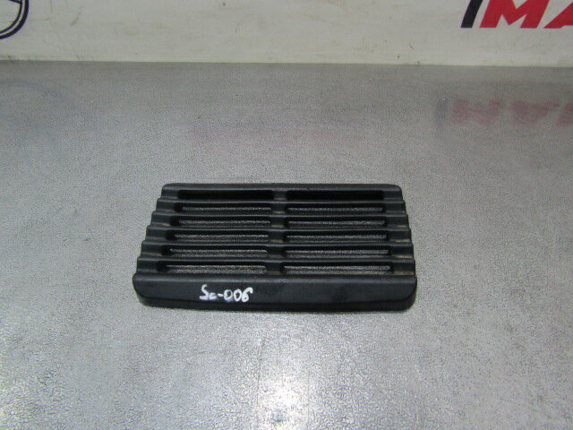 Решетка вентиляционная задней стенки наружная Scania P, G, R, сломано крепление