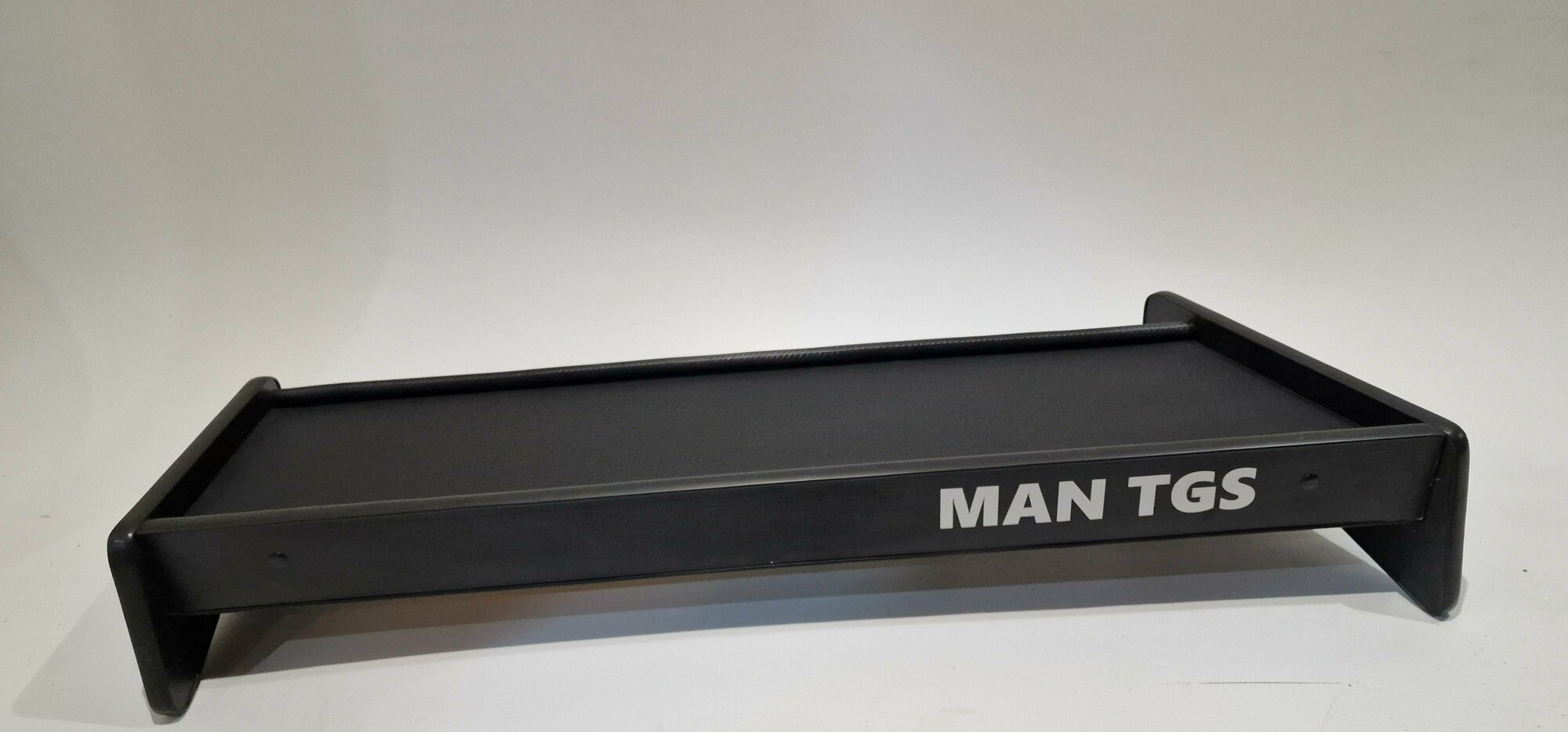 Столик с ящиком в кабину для грузовика MAN TGS МАН ТГС Чёрная Экокожа Чёрная труба