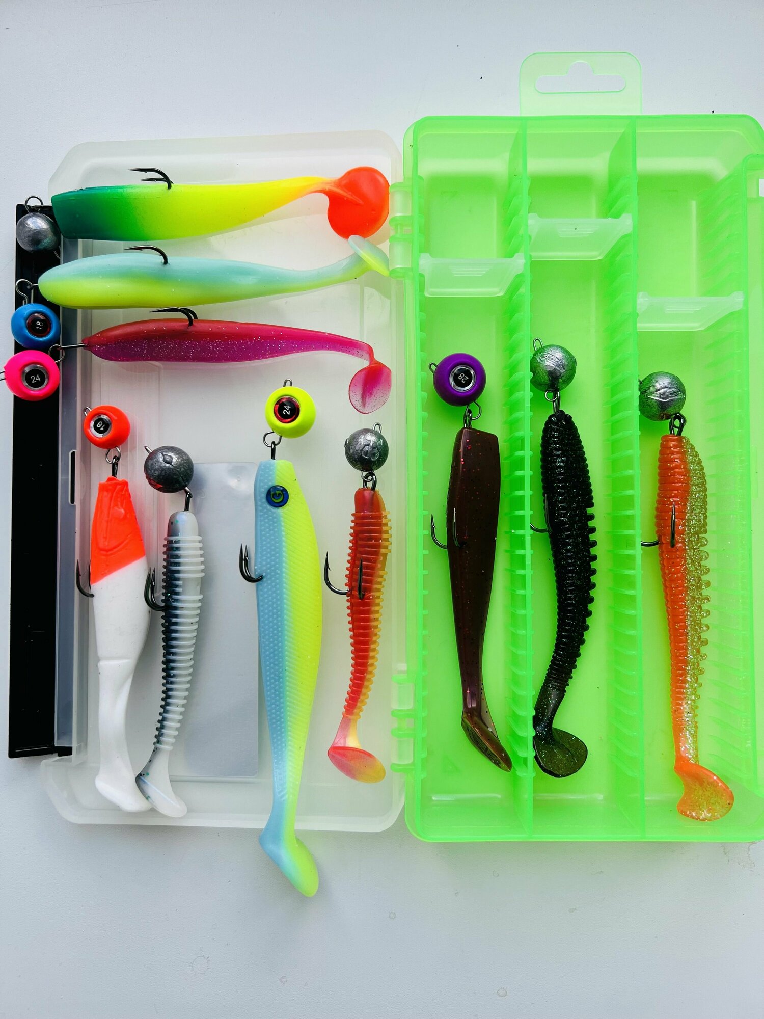 Набор оснащенных рыболовных силиконовых приманок German в коробке