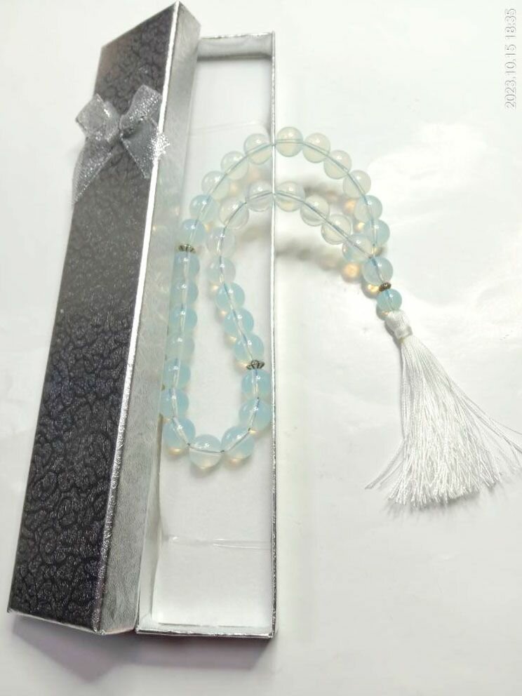 Мусульманские четки из лунного камня, 33 бусины, диаметр 10 мм. в подарочной коробке.