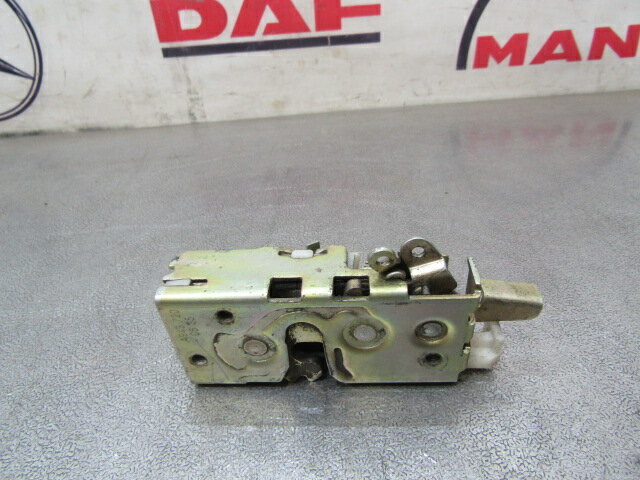 Замок двери левый Mercedes Actros