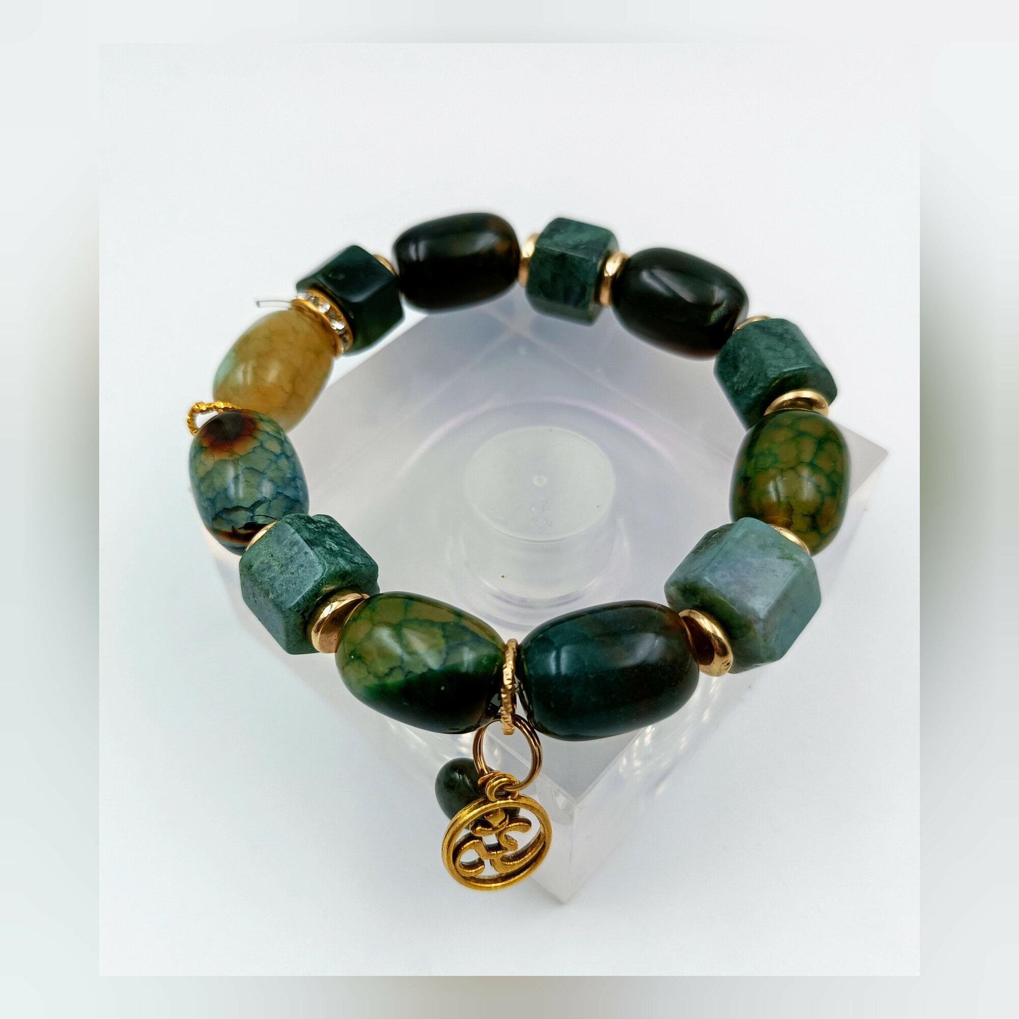Незамкнутый браслет, агат
