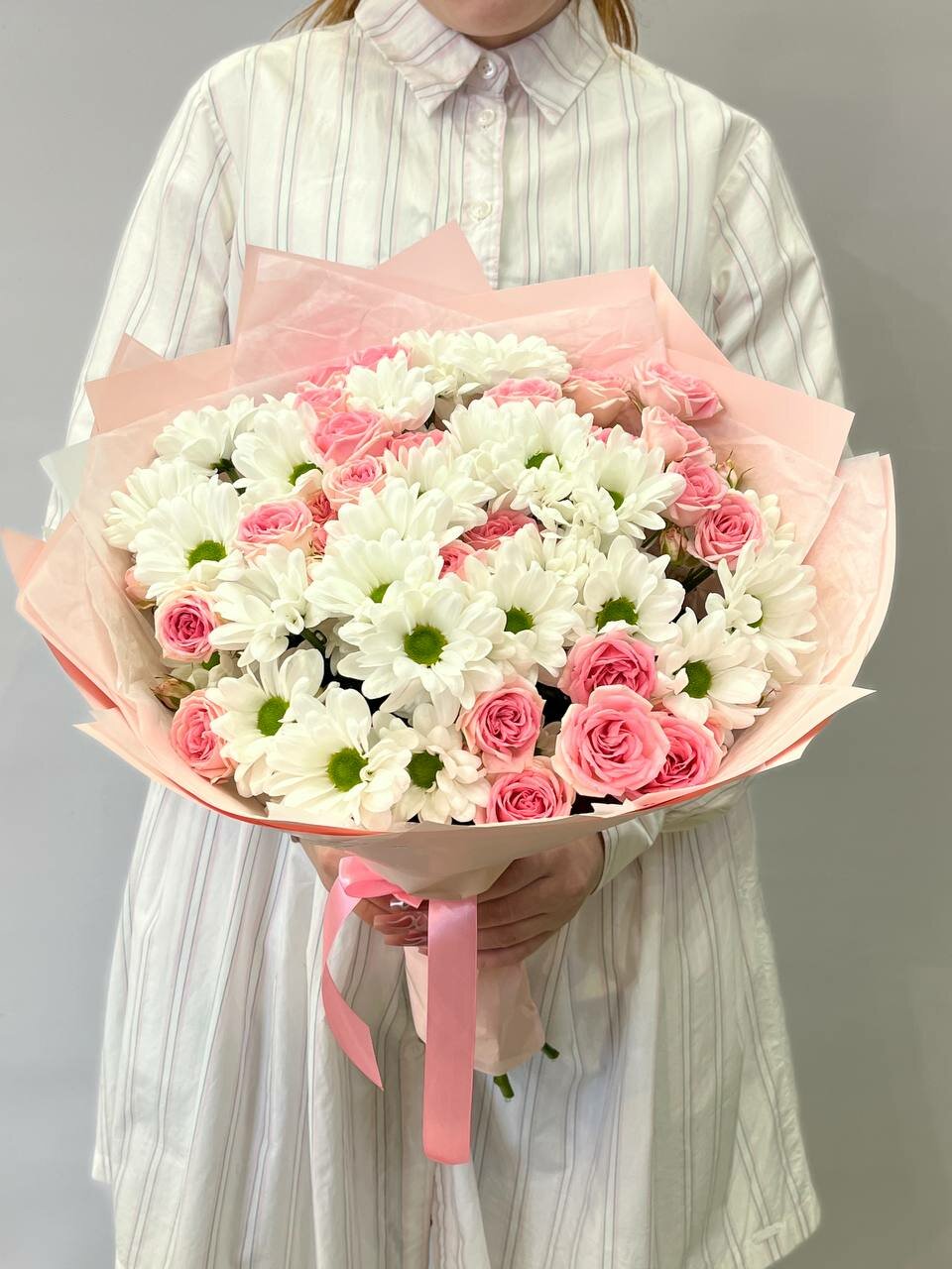 Букет из кустовых хризантем и кустовых роз «Флирт» - S (до 30 см)